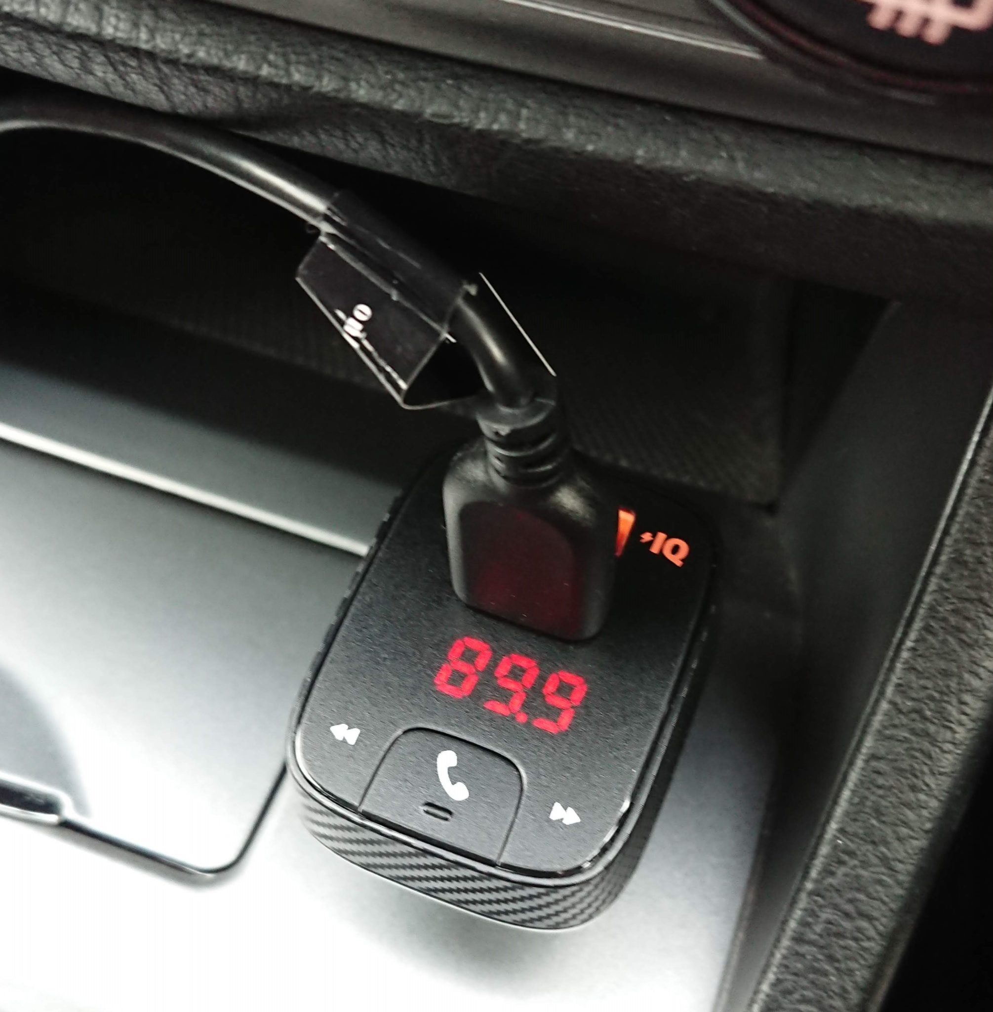 Anker Roav Transmitter F2 FMトランスミッター レビュー 使ってみた。旧車乗りには、ありがたい。